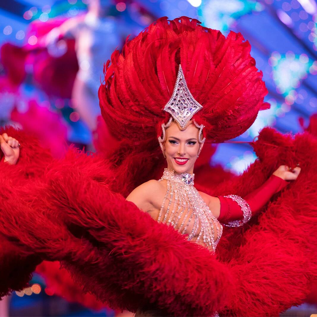 Moulin Rouge champagne show – Paris My Way