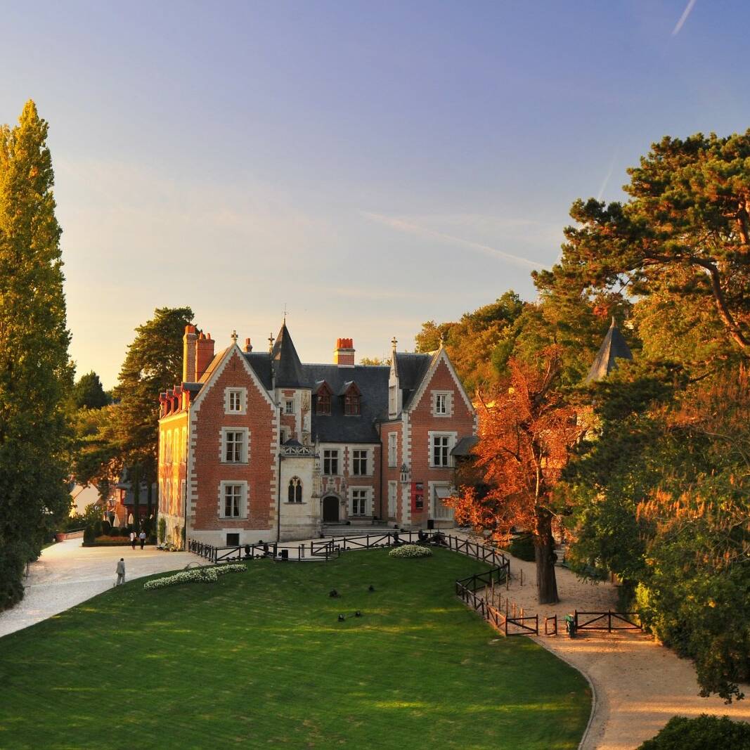 Full Day Guided Classical LOIRE with Licensed Driver-Guide – Paris My Way